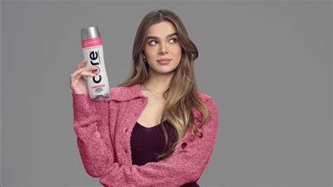 Beautiful Hailee Steinfeld Girl Model Women With Core Water Wearing