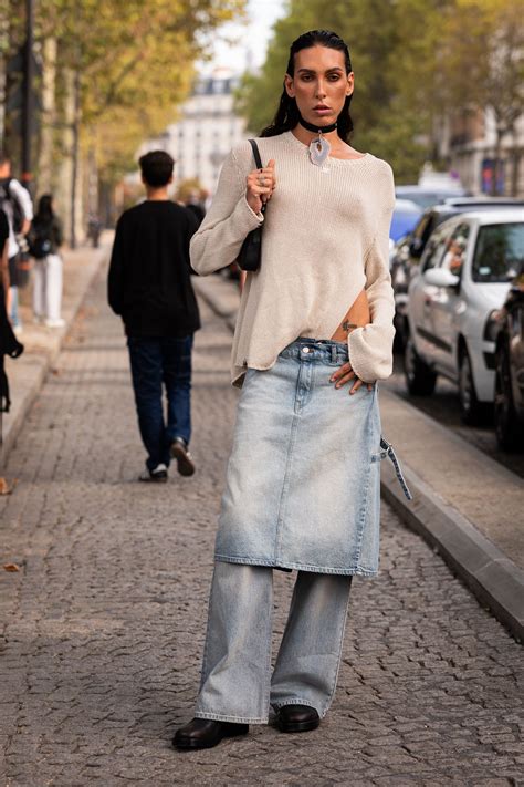 Baggy Jeans Und Pullover So Kombinieren Sie Die Essentials Im Herbstwinter 20232024 Vogue