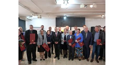 Министър Кръстев отличи със „Златен век“ над 50 културни творци и дейци