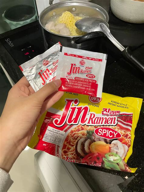 ชวนมากินจินรามยอน ที่พี่จินเป็นพรีเซนเตอร์ 👀🍜 แกลเลอรีที่โพสต์โดย Pleumupup 💐 Lemon8