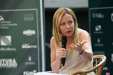 Кандидат в премьеры Италии опубликовала видео изнасилования украинки