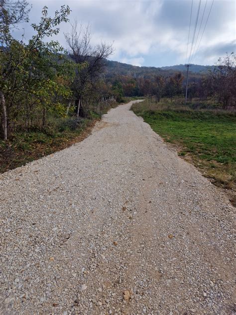 Во тек е тампонирање на полски патишта во општина Крива Паланка