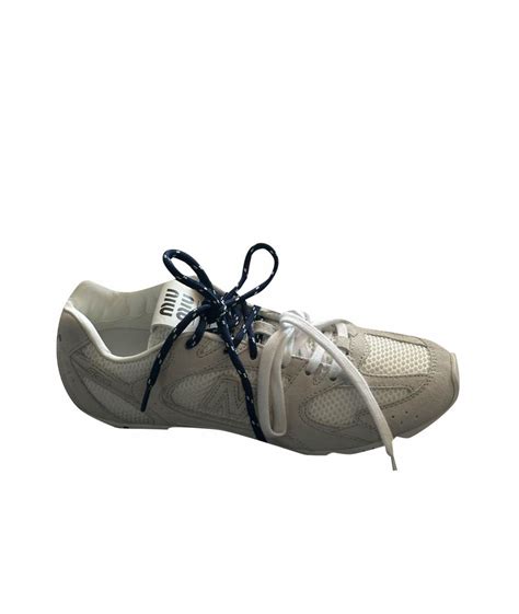 Miu Miu Белые замшевые кроссовки для женщин купить в интернет магазине с доставкой