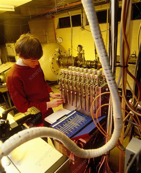 Linear Accelerator Used In Radiocarbon Dating Stock Image H170 0041 Science Photo Library
