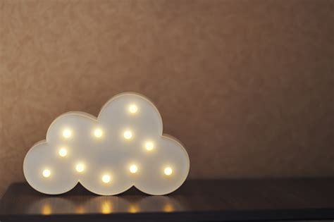 구름 모양의 램프가 켜지고 빛나는 사진 키즈 램프 인테리어 0명에 대한 스톡 사진 및 기타 이미지 0명 가구 가로등 Istock