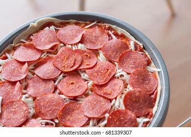 67 Imágenes De Pepperoni Pizza Slide Imágenes Fotos Y Vectores De Stock Shutterstock