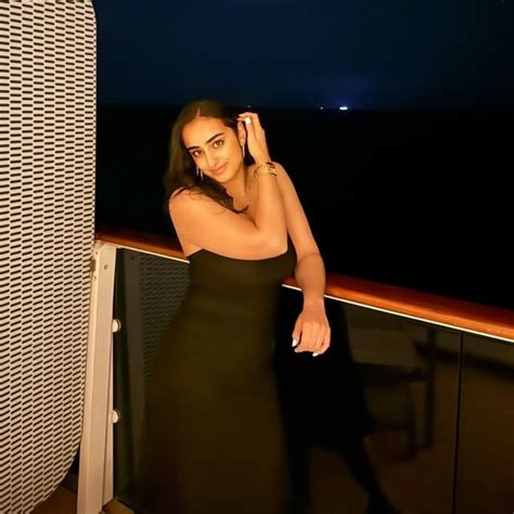 Izzy Izzy P Threads Say More