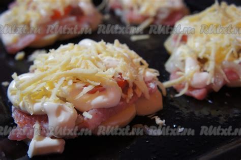 Мясо по французски из свинины с картошкой и помидорами в духовке 10 фото в рецепте