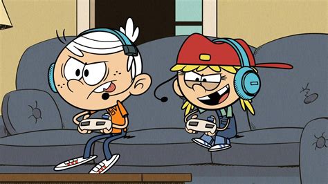 Lincoln And Lana Playing Video Games Together By Ethanisaiahpayero On Deviantart