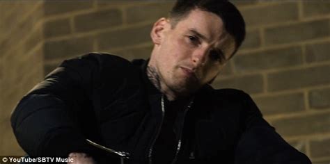 Lauren Goodger Flaunts Her Hourglass Curves In A Jumpsuit Daily Mail