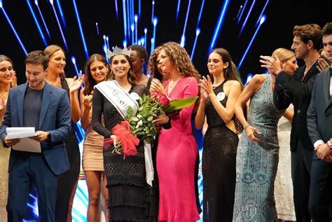 Chi è Miss Italia 2024 Ofelia Passaponti Riporta Lo Scettro In Toscana