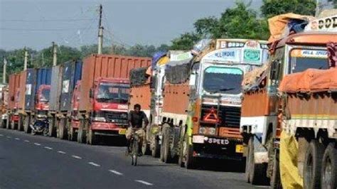 കേരളത്തിന്റെ സാഹചര്യം മുതലെടുക്കാൻ അന്യ സംസ്ഥാന ലോബി പണം വാരാൻ തയ്യാറെടുത്ത് തമിഴ്‌നാടും ക