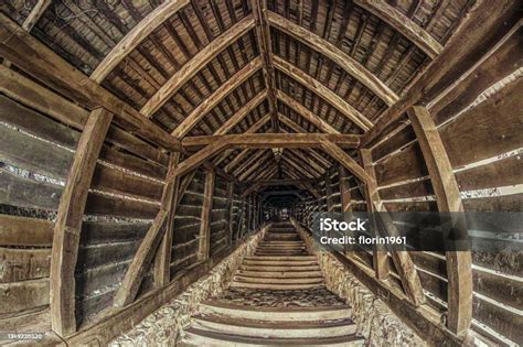 시게소아라 트란실바니아 루마니아 나무 계단 또는 지붕이 덮인 계단 드라큘라 백작에 대한 스톡 사진 및 기타 이미지 드라큘라