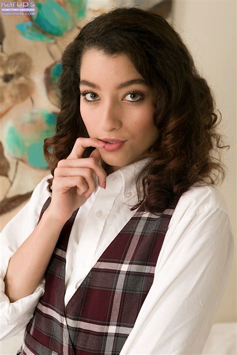 Naughty Amateur Babegirl Lana Lovelace Undressing For Nude Photos Porn Pictures XXX Photos