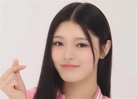 Oh Yoona UNIS Profile Age Birthday Height Facts