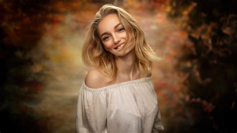Blonde Young Girl Cute Smiling 5k Wallpaperhd Girls Wallpapers4k