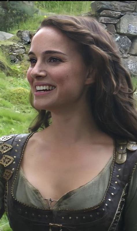 Celebritis Panosundaki Pin