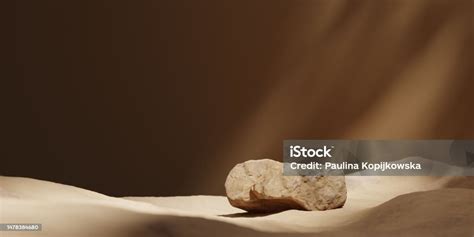 3d 배경입니다 연단 석재 전시 사막 모래가 있는 갈색 고급 배경 미용 화장품 발표를 위한 최소한의 받침대 태양 그림자가 있는 모래 언덕 모형 여름 템플릿 스튜디오 3d