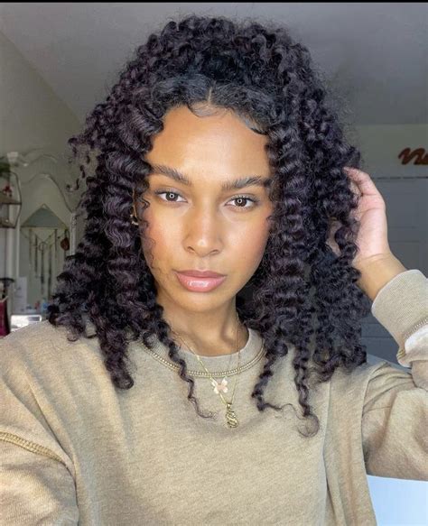 Pin by 𝑨𝒏𝒉 𝑻𝒉𝒊 on AFRO CURLY Afro Hair Curly
