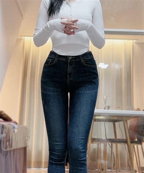 [여신핏 국내 제작 퀄리티 보장 ️] 밑단 라운드 단추 크롭 긴팔 티셔츠 여신핏 보장 에이블리