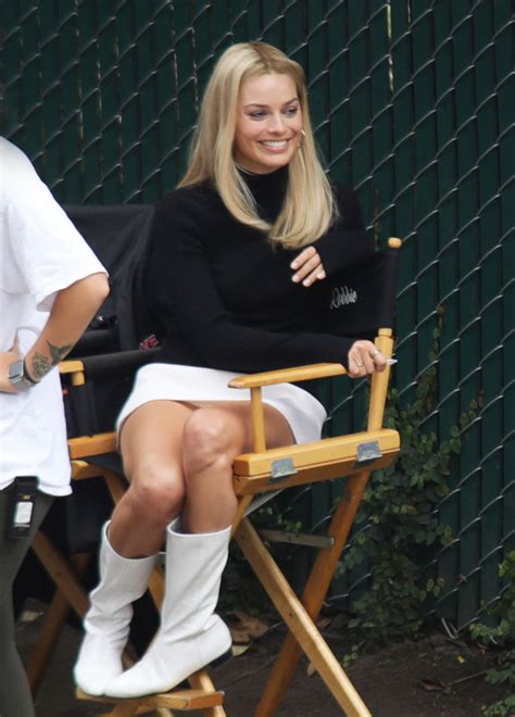 Margot Robbie Legs Films Scenes On The Set Of Once Upon A Time In Hollywood Legs Cool