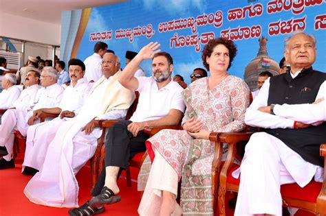 కన్నడనాట కొలువుదీరిన కాంగ్రెస్ ప్రభుత్వం సీఎంగా సిద్ధా డిప్యూటీ సీఎంగా డీకే ప్రమాణం