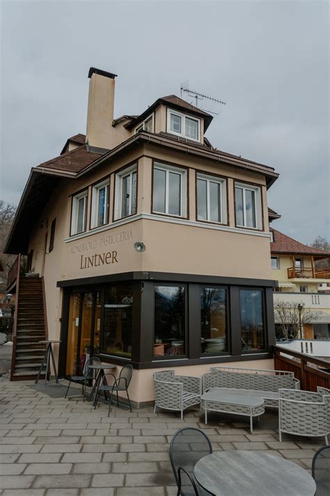 푸른 하늘 아래 극적인 돌로미티 산맥 · 무료 스톡 사진