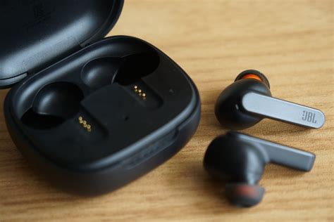 An In Depth Review On The New JBL Wireless Headphones
