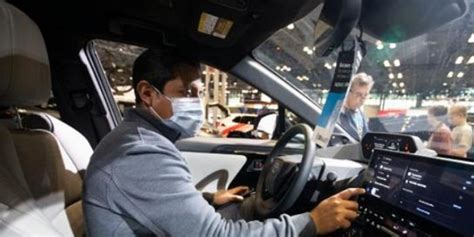 报告：汽车产业芯片短缺将至少持续至2024年 手机新浪网