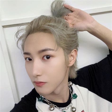 Renjun 🦊💛 Di 2025 Gambar Pacar Foto Kekasih Artis