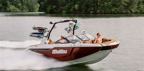 M230 Luxury Wake Boat Malibu Boats