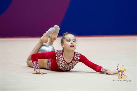 ХУДОЖЕСТВЕНА ГИМНАСТИКА И СРОДНИ СПОРТОВЕ • Виж темата Яница Динева