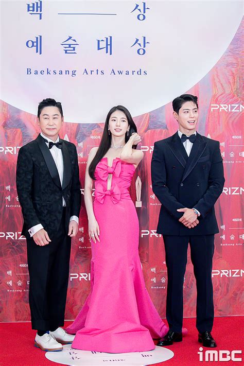 움짤 수지 우아한 핑크 리본 드레스