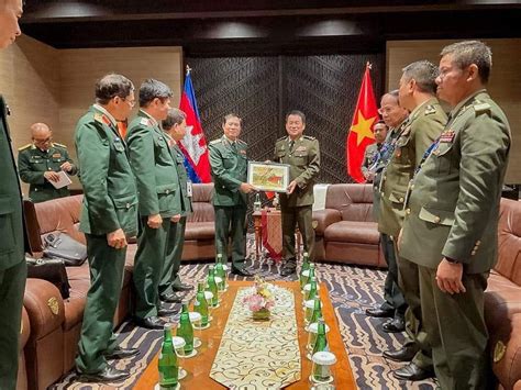 អគ្គមេបញ្ជាការកងយោធពលខេមរភូមិន្ទ ជួបទ្វេភាគីជាមួយប្រធានអគ្គសេនាធិការកងទ័ពប្រជាជនវៀតណាម