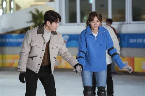Ha Jun And Uee Go On A Cute Ice Skating Date In Live Your Own Life Soompi