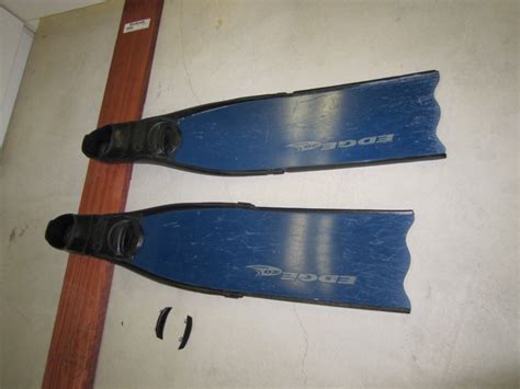 Edge Fins Top
