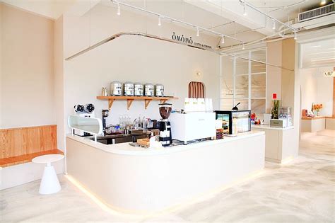 台中新開幕複合式韓風咖啡館，純白空間，秒飛韓國，橫掃ig網美打卡熱點，近中央公園，還有飾品，讓你吃好喝好買滿。