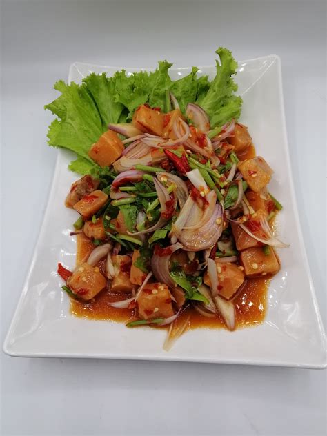 วันนี้เรามีเมนูลาบปลา ร้านอาหารครัวพฤกษาคาราโอเกะ เยาวราช