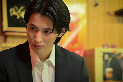 画像6060 「クジャクのダンス」心麦（広瀬すず）＆染田（酒井敏也）を盗撮 一瞬写った人物に考察加速「もしかして重要人物？」「ノーマークだった」 モデルプレス