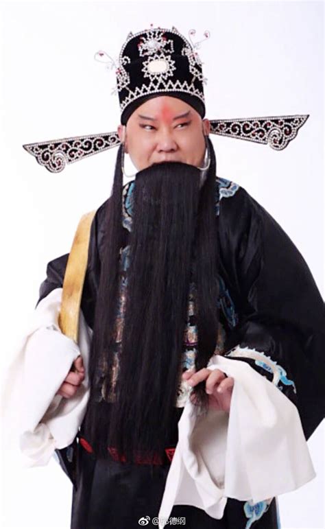 郭德纲微博发了两句诗，很多人表示看不懂，再次证明读书的重要性 郭德纲 读书 枕席 新浪新闻