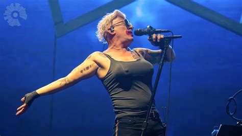 Tool Singer Insists Drag Outfit Had Nothing To Do With Florida