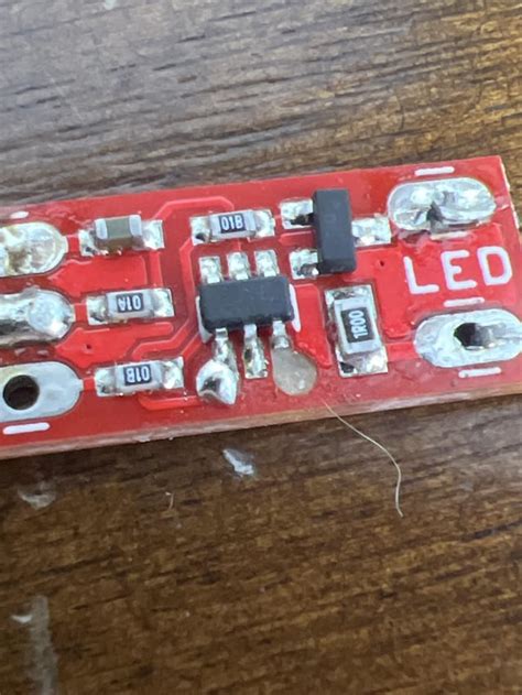 how can i power two different leds in parallel using a led strobe
