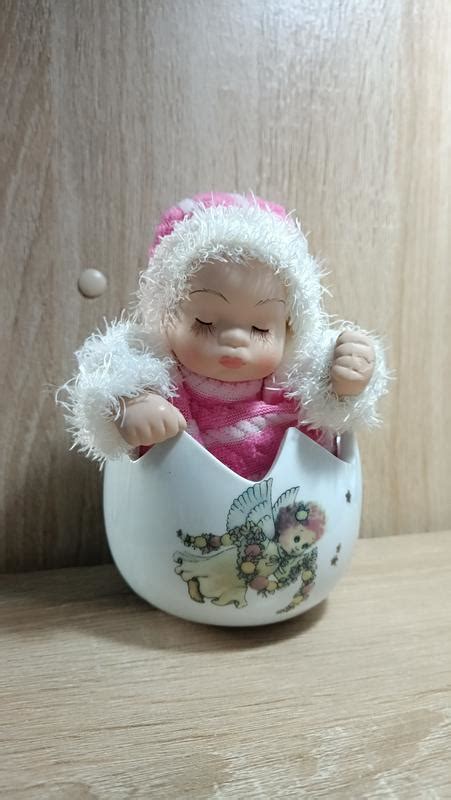 Музыкальный сувенир фарфоровая кукла в фарфоровом яйце — цена 400 грн в каталоге Статуэтки