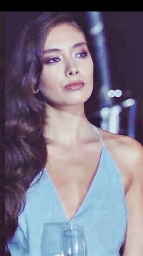 Пин от пользователя X X на доске Neslihan Актрисы Наряды