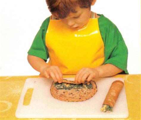 تصاویر چگونه به بچه‌هایمان غذا درست کردن بیاموزیم؟ ساندویچ پنکیک