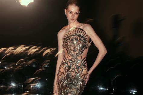 Ținute Neinspirate De La Gala Met 2025 Megan Fox Doja Cat și Lana Del