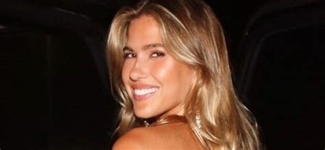 Kara Del Toro Battles Miami Heatwave In String Bikini