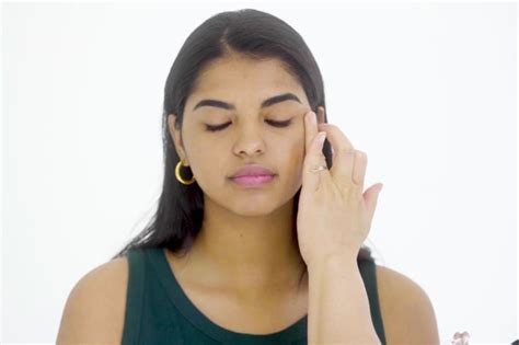 How To Apply Highlighter Step By Step Tips Pics Video