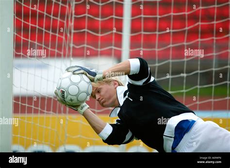 Fussballspieler Torwart Football Player Goalkeeper Hi Res Stock
