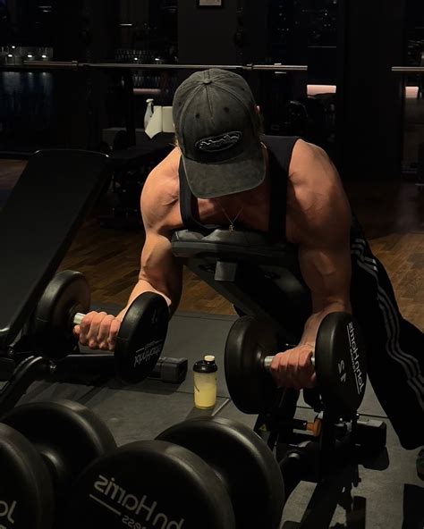 Spider Curls 🕷️ In 2025 Physique Male Body Jess Conte